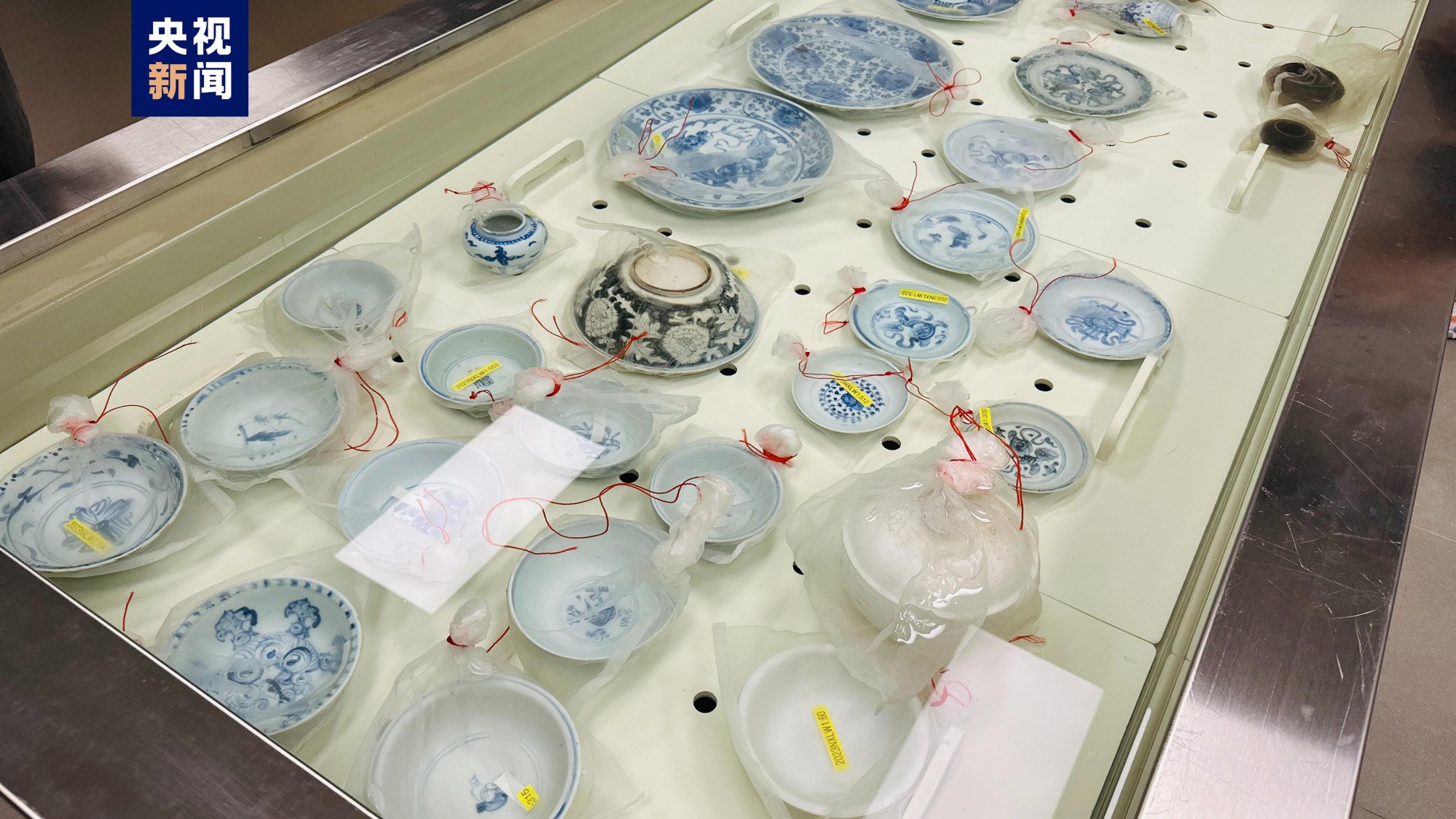 South China Sea: Ming dynasty shipwreck treasures offer new clues to ...