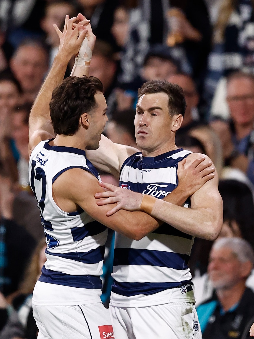 Live: Port star subbed out with injury as Cats kick away in blistering ...